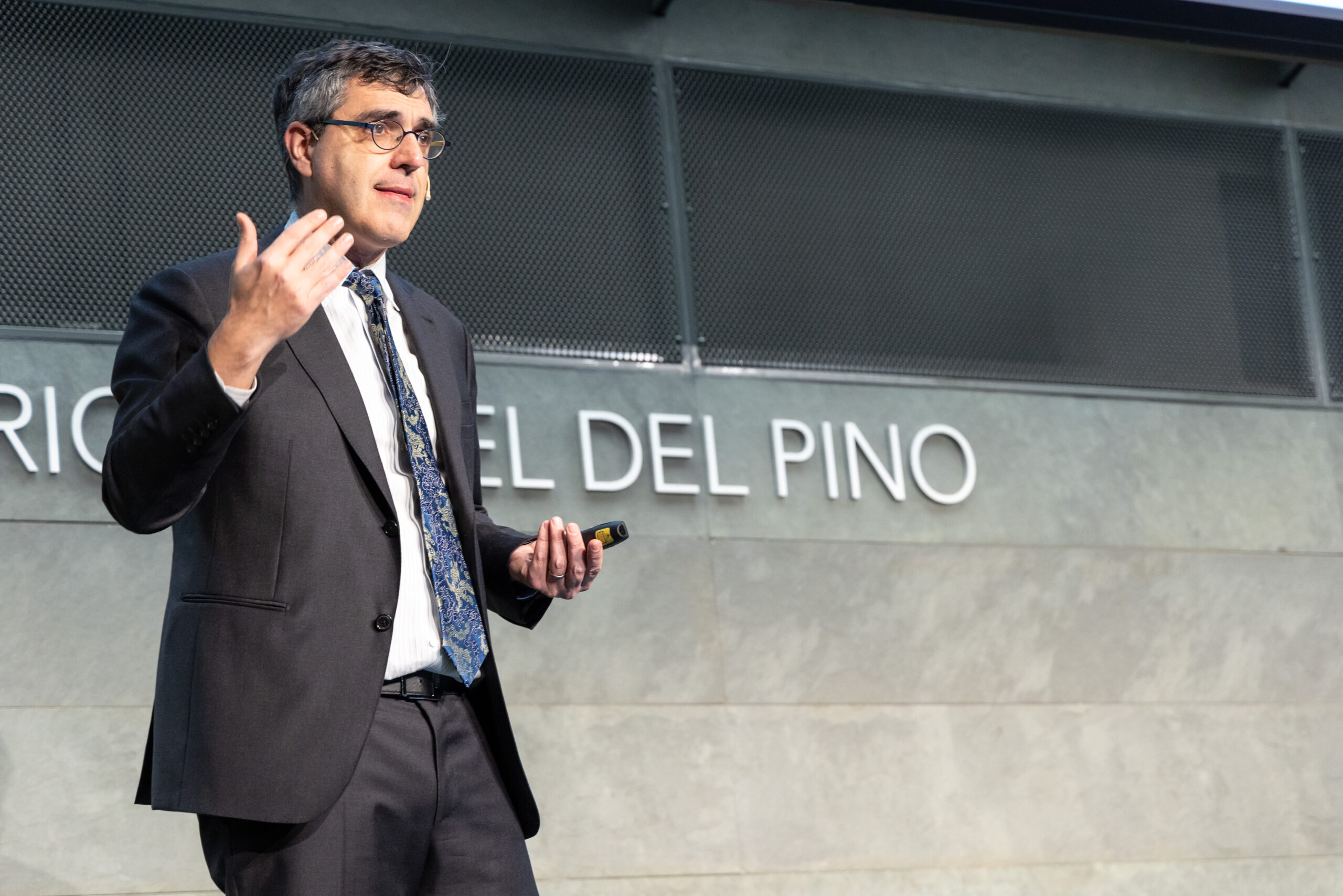 Conferencia Magistral Jesús Fernández-Villaverde - Fundación Rafael del ...