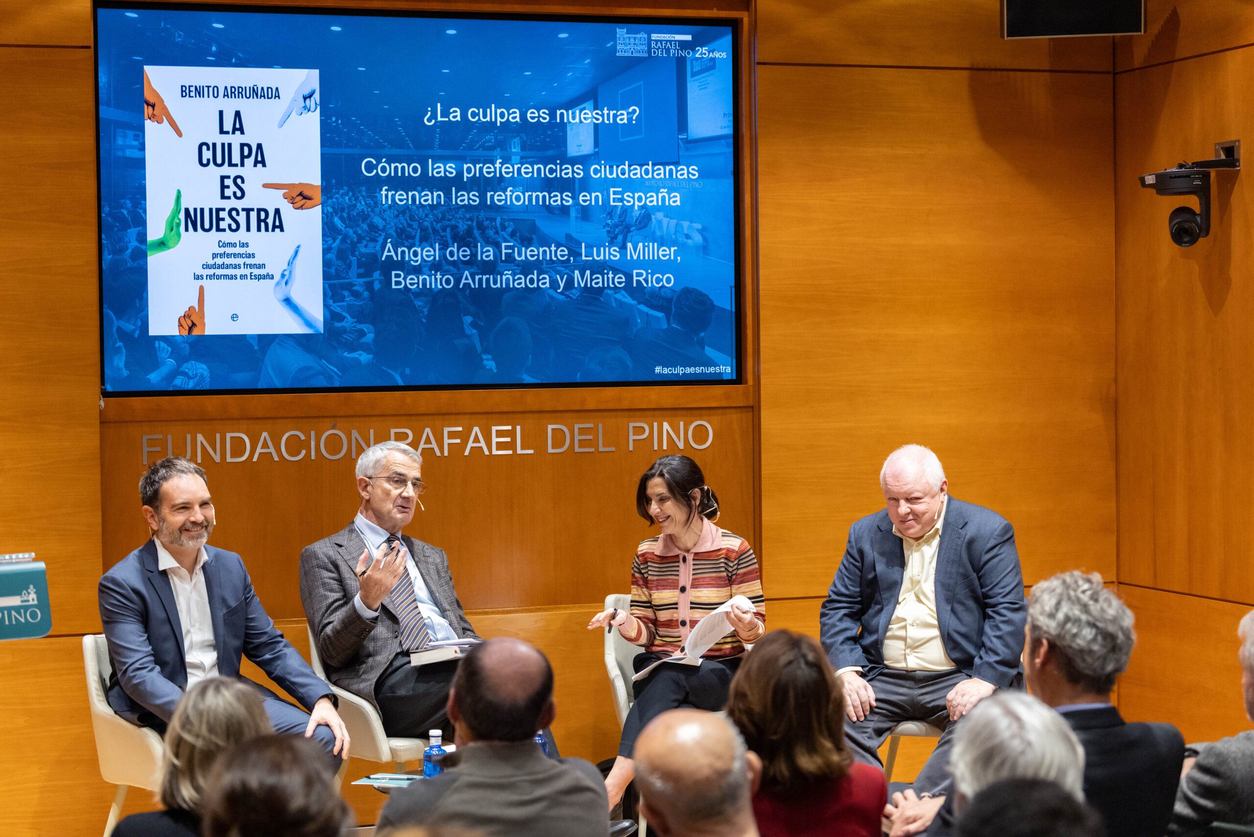 Diálogo entre Ángel de la Fuente, Luis Miller, Benito Arruñada y Maite ...